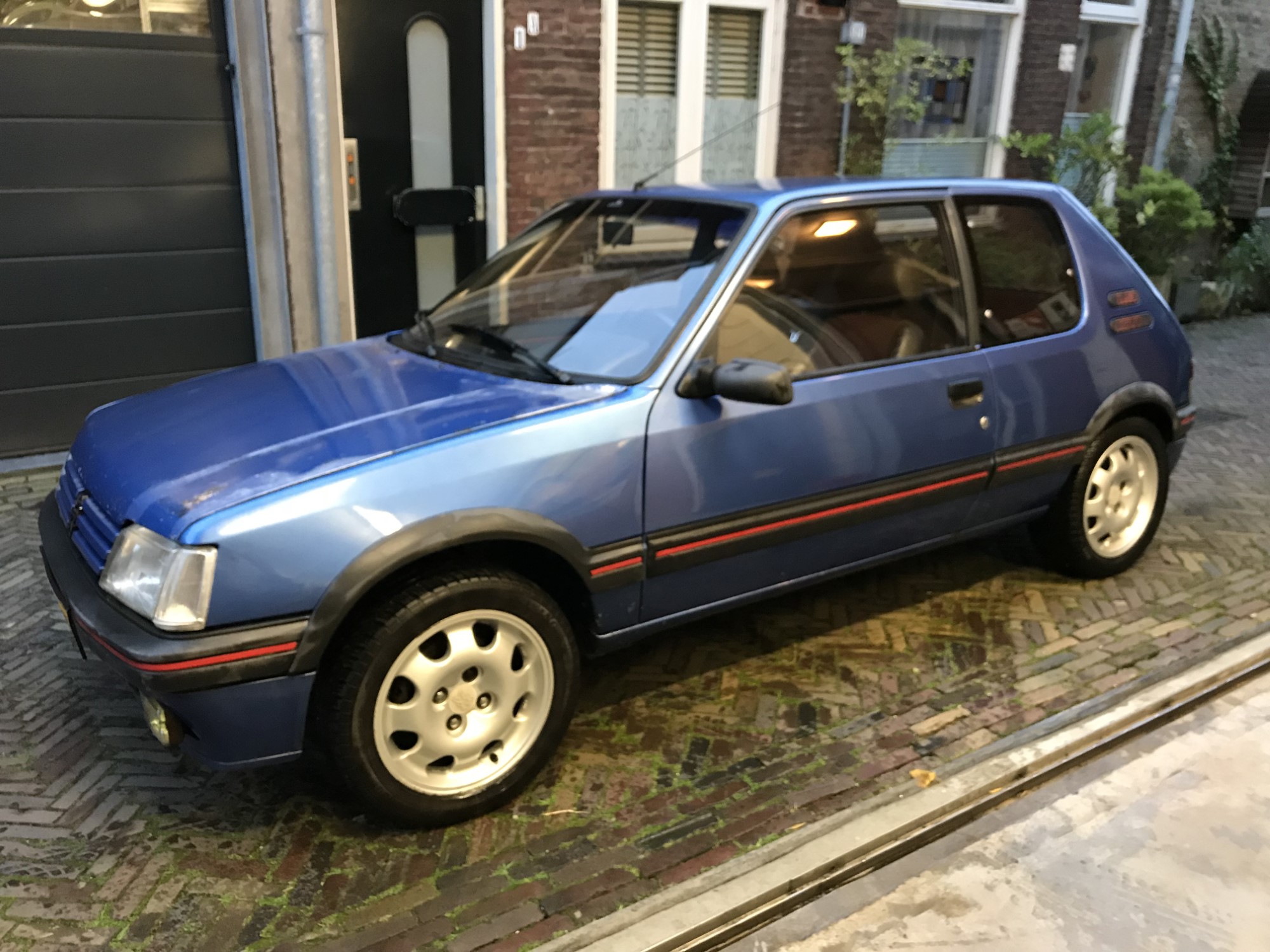 PEUGEOT 205 GTI 1.9 MIAMI BLUE - Heritage Cars B.V.