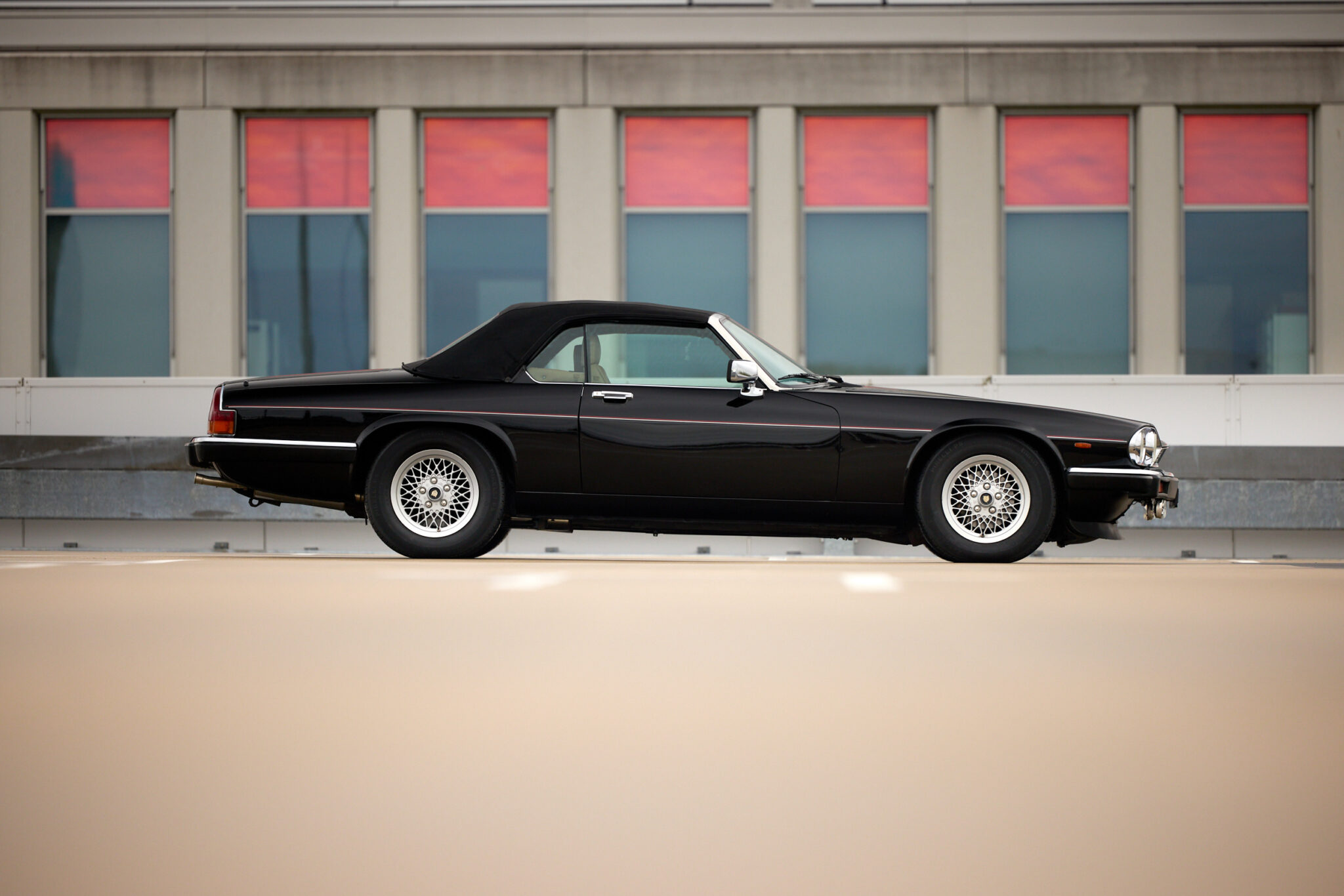 Heritage Cars Delft - Classic Cars Specialist